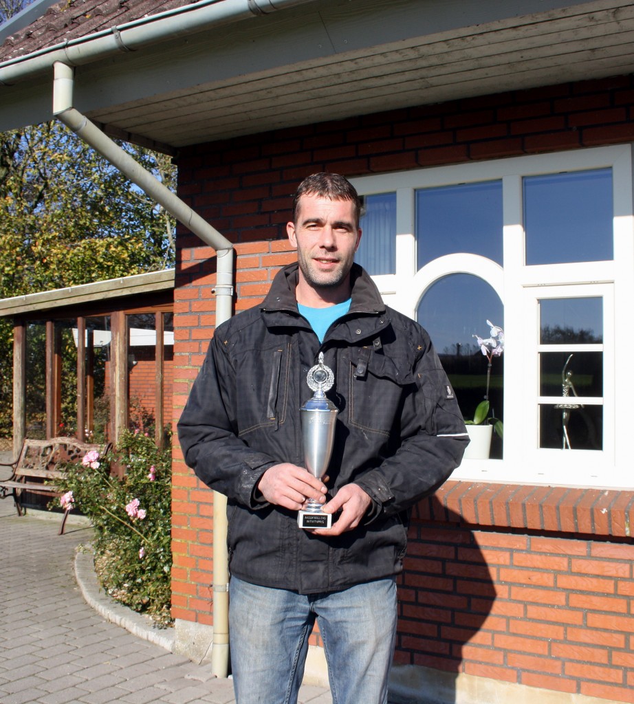 Overrækkelse af Ådum Hallens initiativpris 2011-12. - Aadum.com